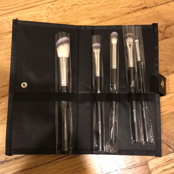 Makeup | Crown Makeup Brushes Set Of 5 | Poshmark